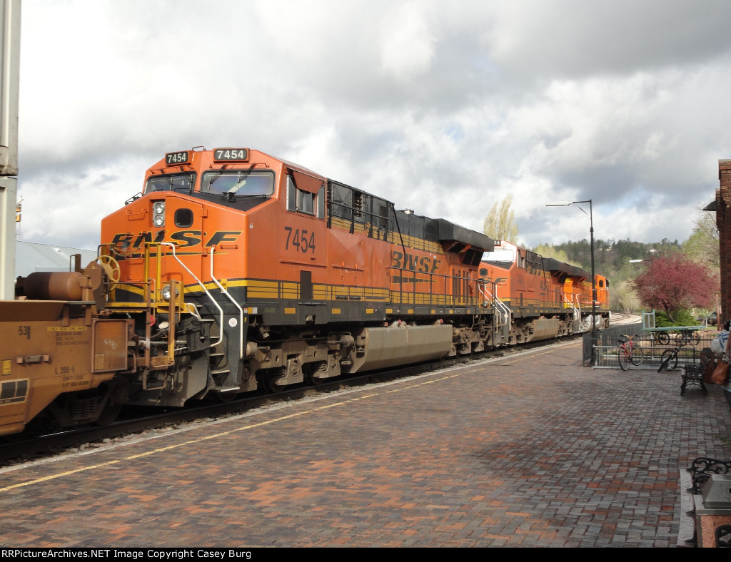 BNSF 7454
